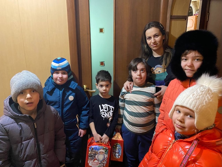 Свет Христа в каждое сердце: ученики семейной школы «Логос» подарили ...