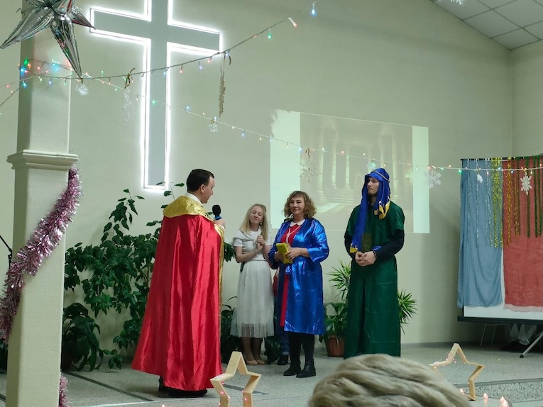 Зажгли свет: в Абакане прошёл концерт, посвященный празднику Рождества ...